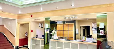 Cofres nos quartos, Wi-Fi de cortesia, roupa de cama