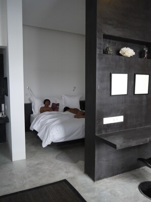 Quarto Deluxe, 1 cama queen-size, varanda | Minibar, cofre no quarto, secretária, quartos insonorizados