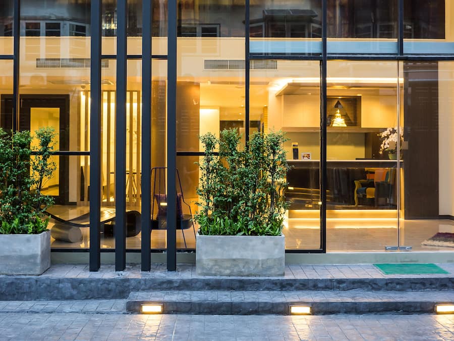 Fachada do alojamento (tarde/noite)