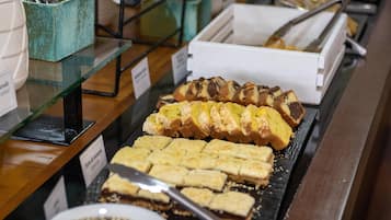 Café da manhã com buffet grátis todos os dias