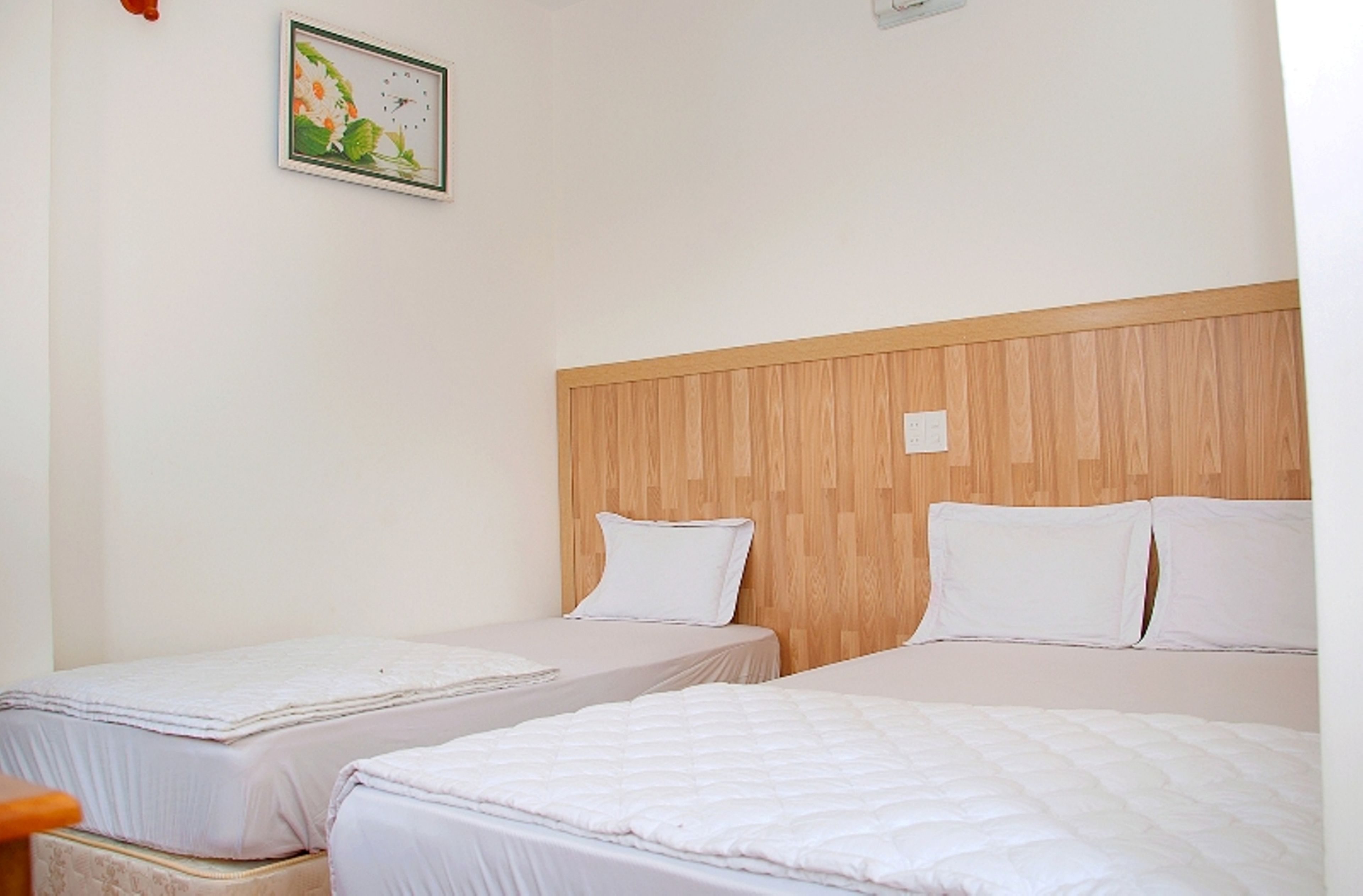 Quarto triplo superior, vista para a cidade | Roupas de cama premium, cofres nos quartos, escrivaninha