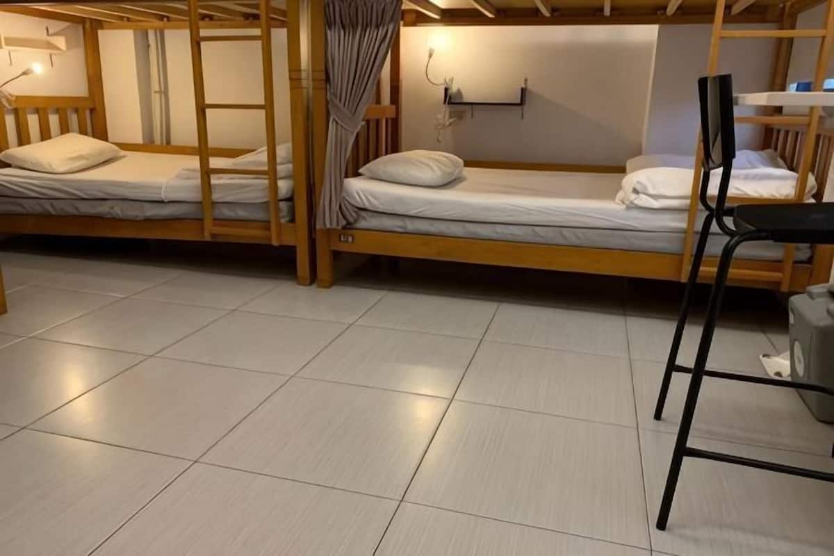 Quartos insonorizados, Wi-fi grátis, roupa de cama fornecida