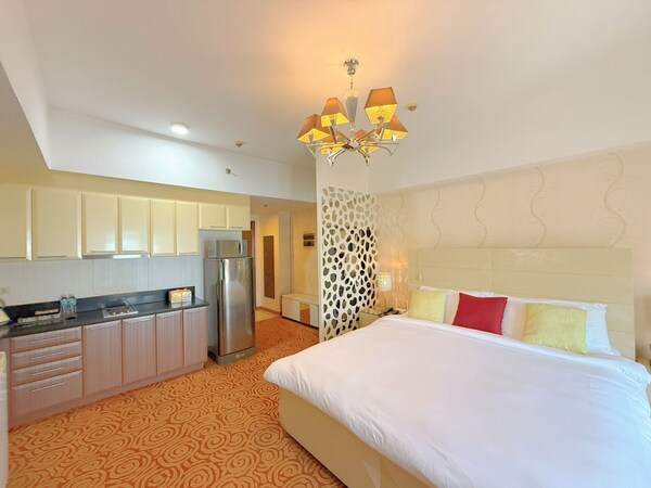 Maxstays Max Pavilion At The Venice Residences - Taguig