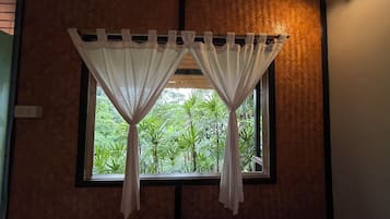 Standard Fan Room | Sala de estar | Televisor LED