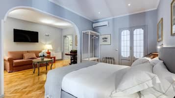 Suite Deluxe, cozinha, na torre | Lençóis italianos Frette, roupa de alta qualidade, edredões de penas