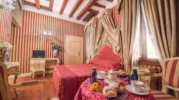 Quarto Duplo Deluxe, vista para o canal | Secretária, quartos insonorizados, Wi-fi grátis