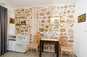 Superior Double Room, Shared Terrace | Roupas de cama premium, escrivaninha, quartos à prova de som