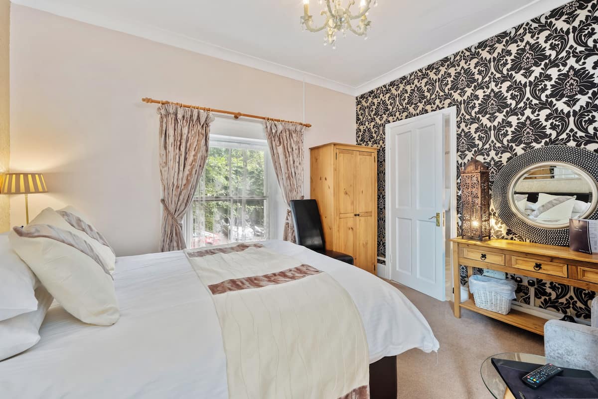 Quarto Duplo, casa de banho anexa (Room 6) | Roupa de alta qualidade, camas de colchão viscoelástico