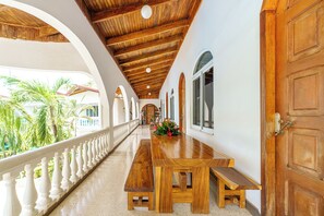 Quarto Duplo Standard | Sala de estar | Smart TV, livros, serviços de streaming