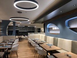 Pequeno-almoço tipo buffet diário (7.5 EUR por pessoa) 