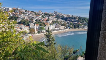 Deluxe Suite (duplex) / 2 bedrooms, balcony with PARTIALLY sea view | Vista do quarto