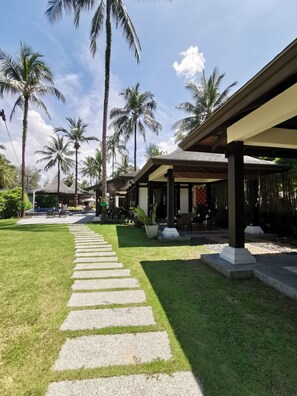 Café da manhã, almoço e jantar; culinária internacional