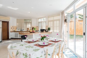 Twin Villas Ao Nang | Refeições no quarto