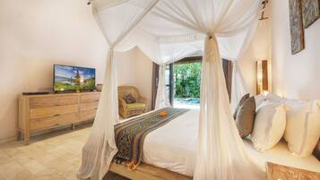 Villa, 2 quartos, piscina privativa | 2 quartos, cofre no quarto, secretária, ferro/tábua de engomar