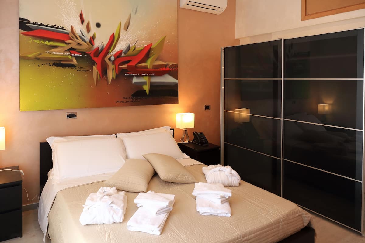Quarto Clássico com Cama de Casal, Vista para a cidade | Lençóis italianos Frette, camas de colchão pillowtop, cofre no quarto