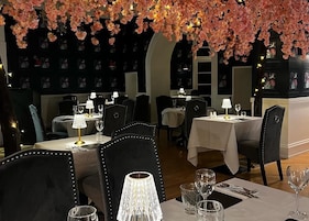 Pequenos-almoços e jantares servidos, incluindo cozinha britânica