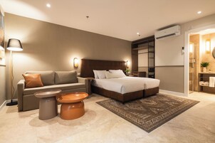 Quarto Twin Standard, 2 camas individuais | Minibar, cofre no quarto, secretária 