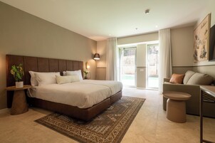 Quarto duplo conforto, 2 camas de solteiro | Frigobar, cofres nos quartos, escrivaninha