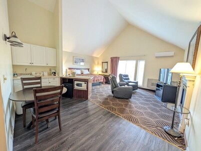 The Falls Motel - 2 Mi to " Watkins Glen State Park, Seneca Lake " AND 4 Mi to Watkins Glen International Track " The Glen "