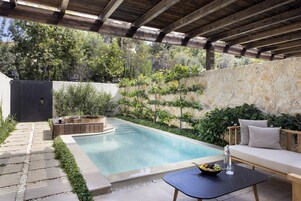 Suíte júnior, piscina particular, vista para o jardim | Terraço/pátio