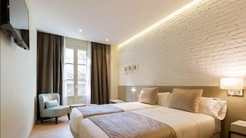 Quarto luxo | Frigobar, cofres nos quartos, escrivaninha, cortinas blackout