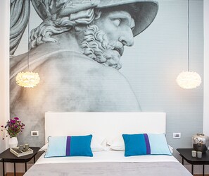 Quarto casal superior | Roupas de cama premium, edredons de pluma, frigobar, cofres nos quartos