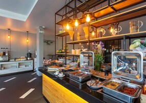 Café da manhã com buffet todos os dias (THB 400 por pessoa) 