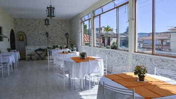 Pequeno-almoço tipo buffet diário incluído