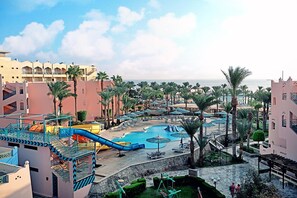 2 piscinas exteriores