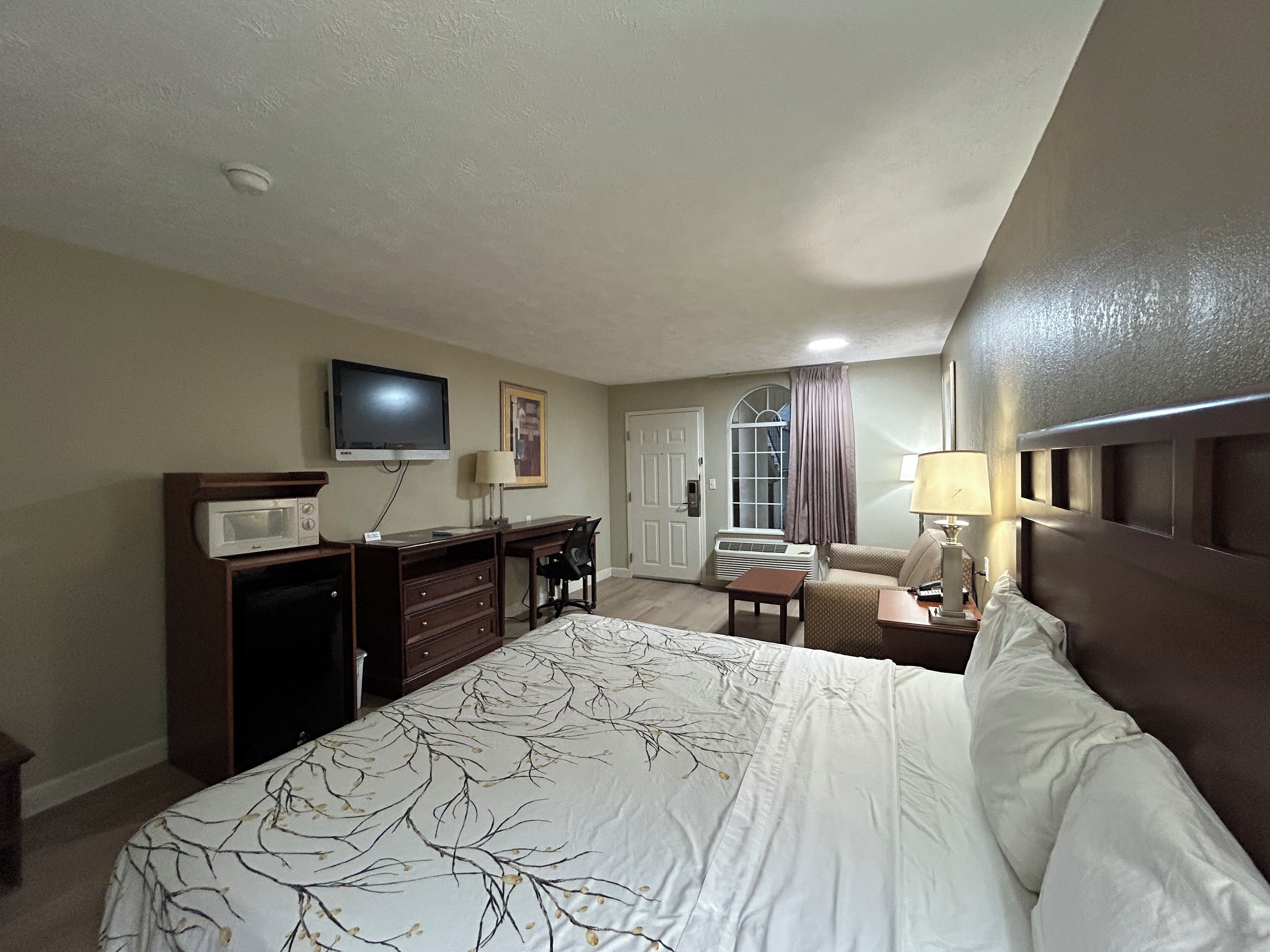 Quarto solteiro standard, 1 cama King | 1 quarto, escrivaninha, Wi-Fi de cortesia, roupa de cama