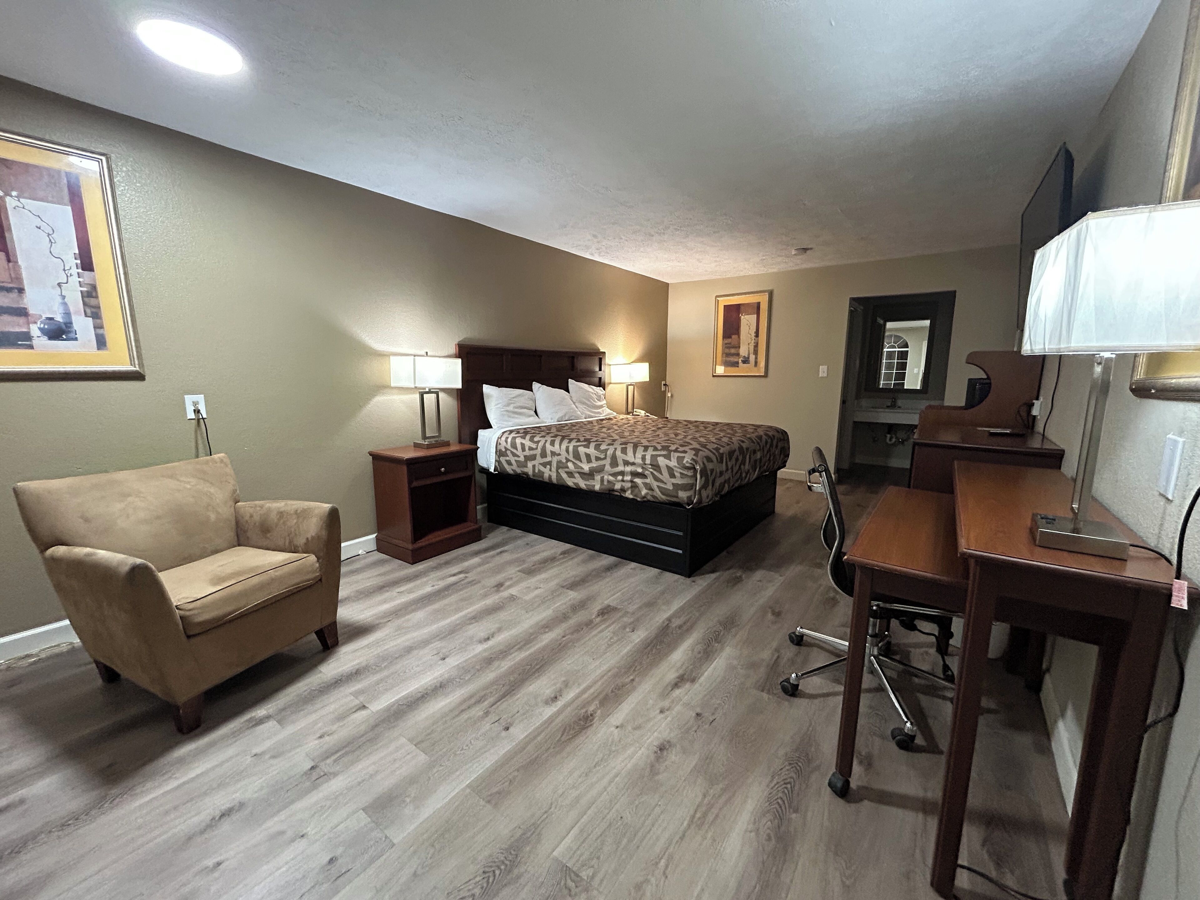 Quarto standard, 1 cama King, para não fumantes | 1 quarto, escrivaninha, Wi-Fi de cortesia, roupa de cama