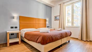 Quarto casal ou duplo standard, 1 cama King | Frigobar, cofres nos quartos, escrivaninha, quartos à prova de som