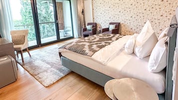 Roupa hipoalergénica, minibar, com mobília individualizada, secretária