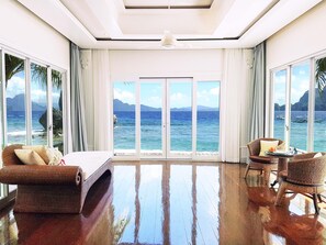 Villa, vista para o mar (Beach) | Cofre com capacidade para portátil 
