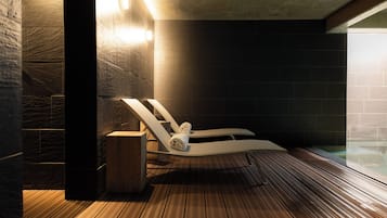 Banheira de hidromassagem interior