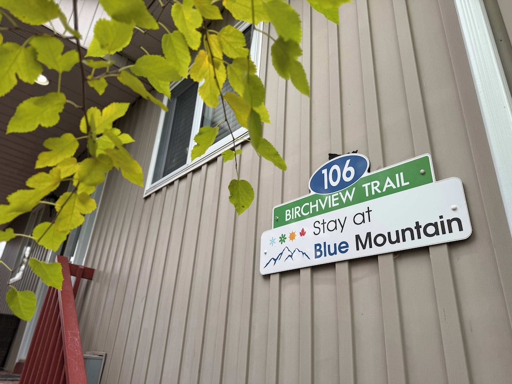 Mountain Views, Steps To Bm Village, Hot Tub, Bbq. - Ontario