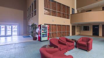 Área de estar no saguão