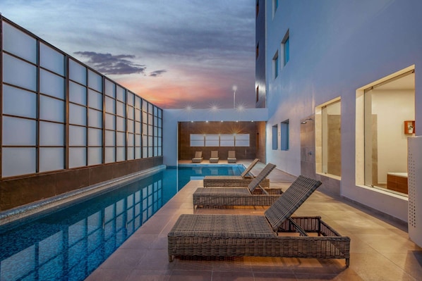 Piscina externa sazonal