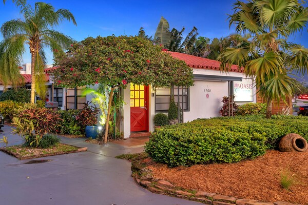 Oasis Hotel - Fort Lauderdale, FL