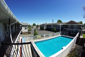 Piscina exterior sazonal 