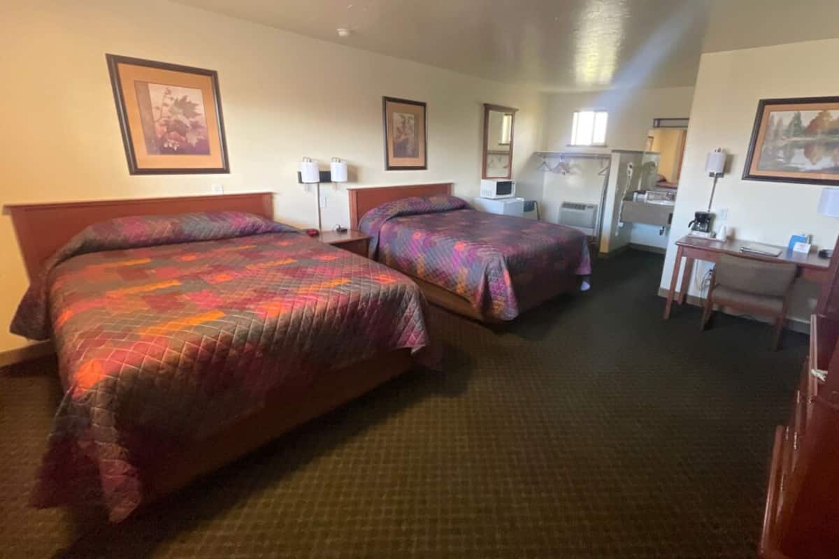 Ferro/tábua de engomar, Wi-fi grátis, roupa de cama fornecida