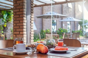 Pequeno-almoço tipo buffet diário incluído 