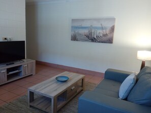 Apartamento, 1 quarto | Área de estar | TV LCD