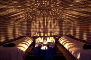 Cofres nos quartos, roupa de cama