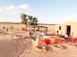 4 restaurantes, pequenos-almoços servidos, cozinha marroquina 