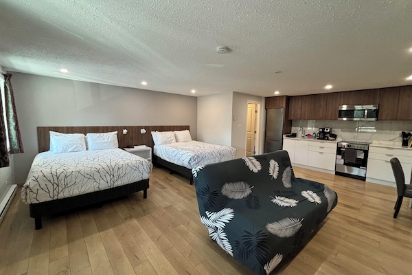 Quarto luxo, 2 camas Queen, cozinha (A) | 1 quarto, camas com colchões de espuma com sistema de memória