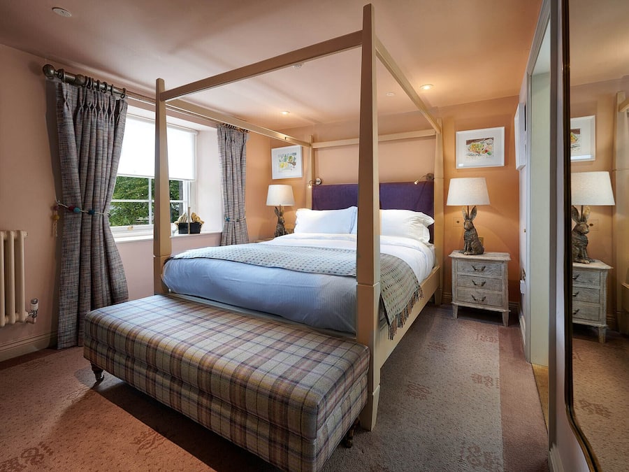 Suite, 1 quarto | Minibar, secretária, ferro/tábua de engomar, Wi-fi grátis