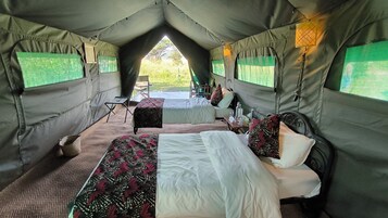 Cofres nos quartos, roupa de cama