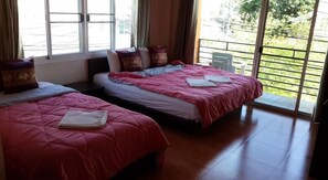 Quarto triplo standard | Frigobar, escrivaninha, cortinas blackout, Wi-Fi de cortesia