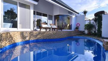 Vila galeria, 1 quarto, piscina particular | Roupas de cama premium, edredons de pluma, individualmente decorados